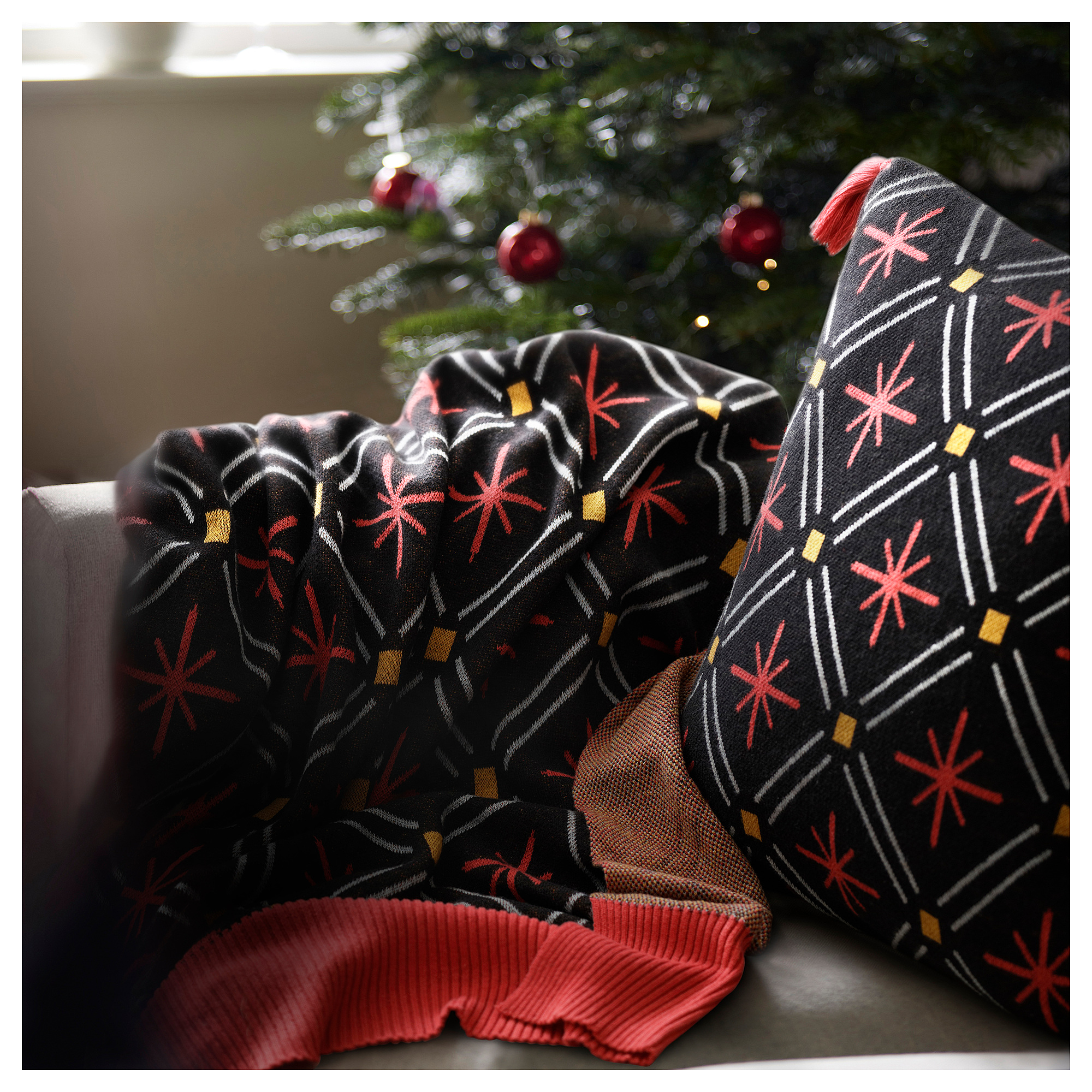 VINTERFINT throw red/black 130x170 cm | IKEA Eesti