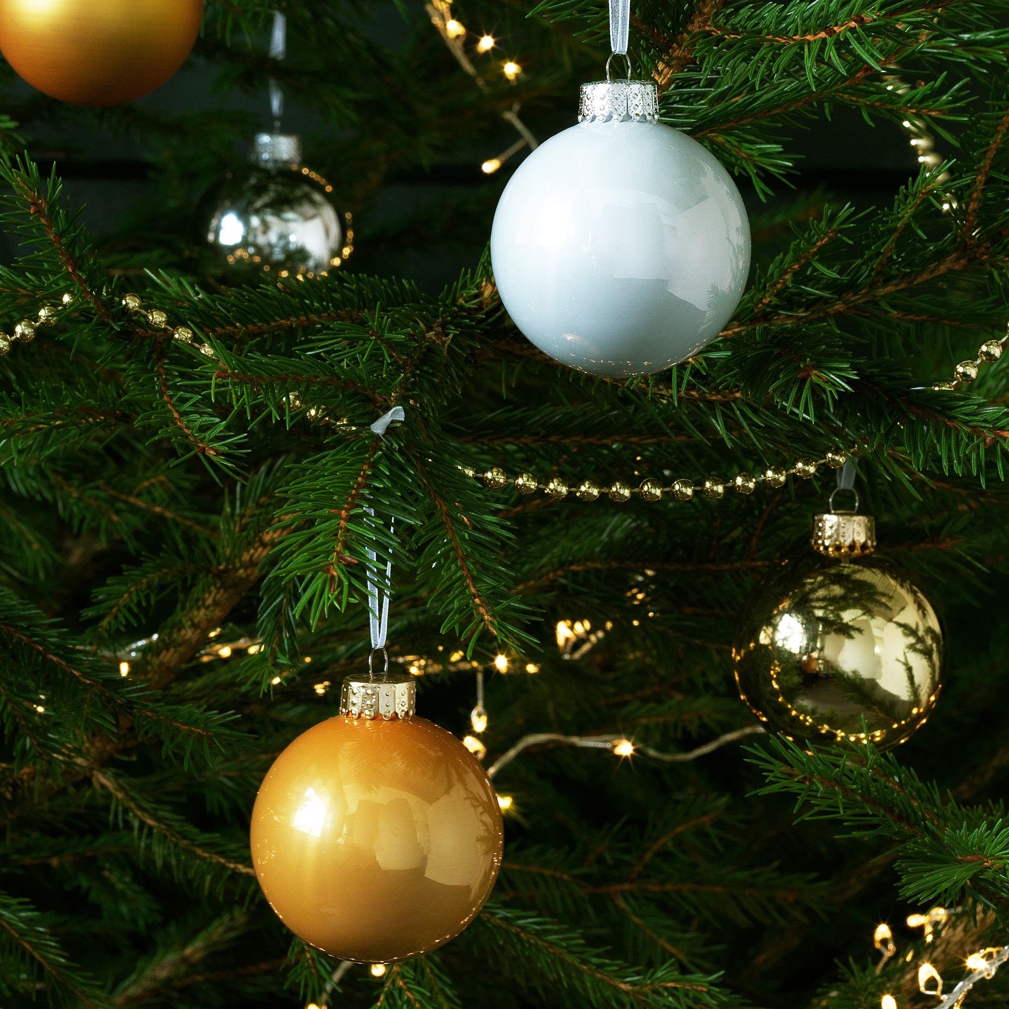 VINTERFINT decoration, bauble glass gold-colour/white 6 cm | IKEA Lietuva